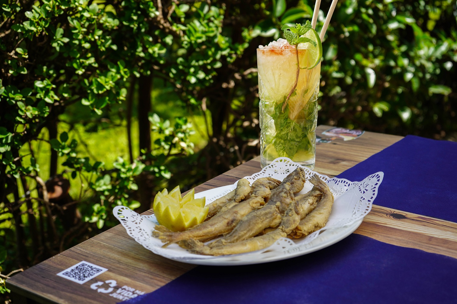 Cócteles y marisco, el original terraceo de Círculo Marisquería ...
